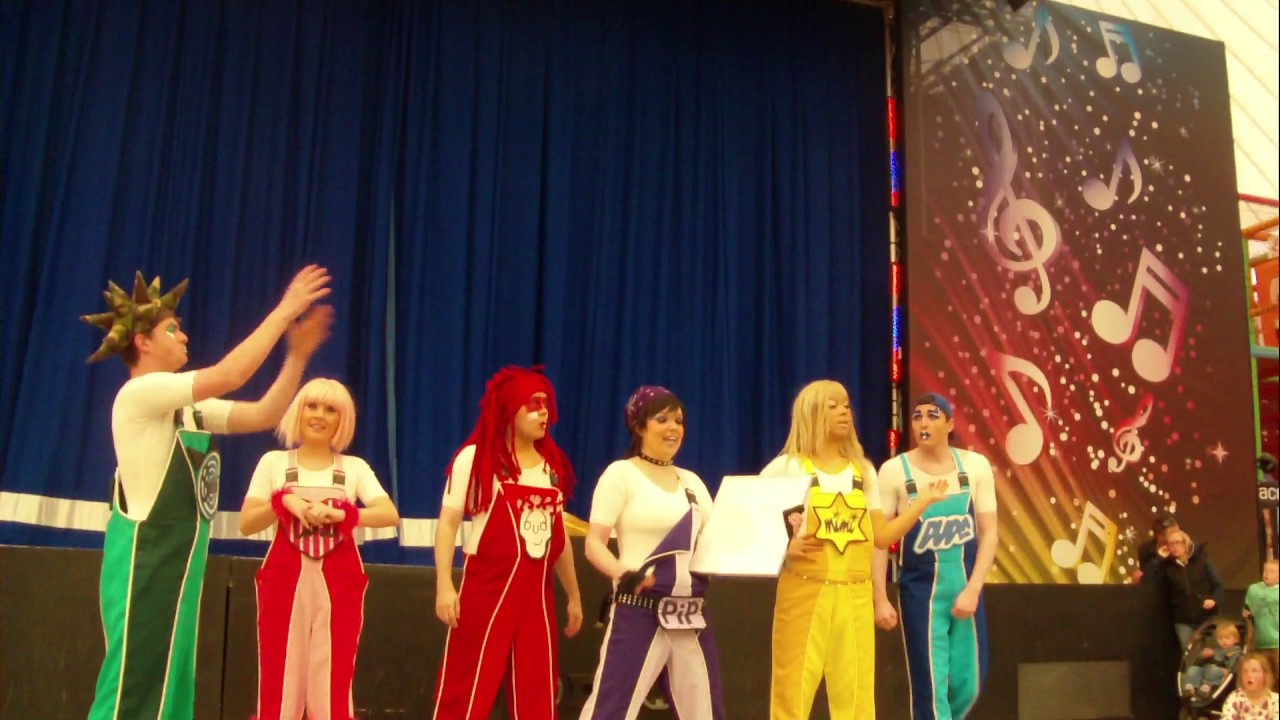 Skyline Gang - Walkabout Magic Show - Butlins Bognor - April 2012 - YouTube