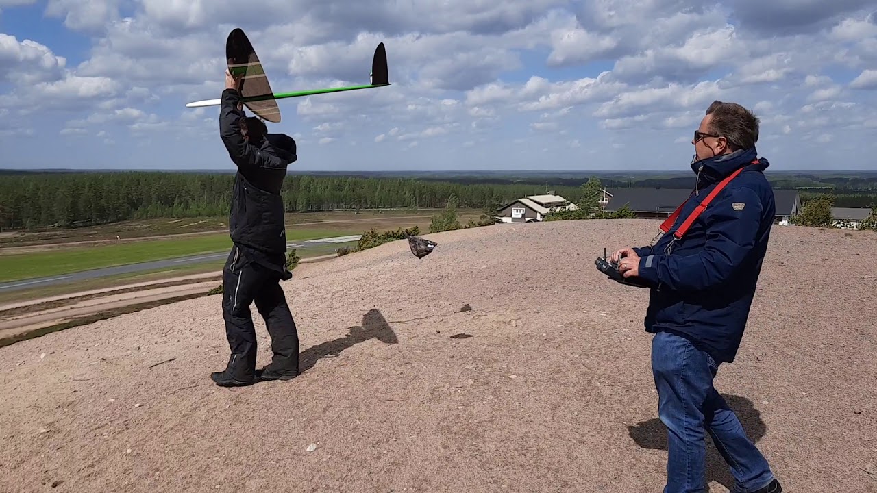 Slope flying on Jämi - YouTube