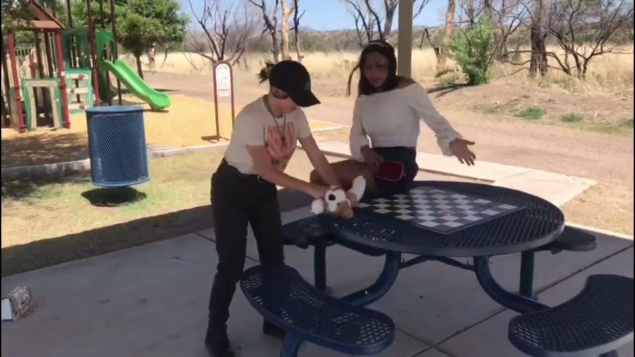 de lo que aconteció a un mancebo que se caso con una mujer muy fuerte y ...