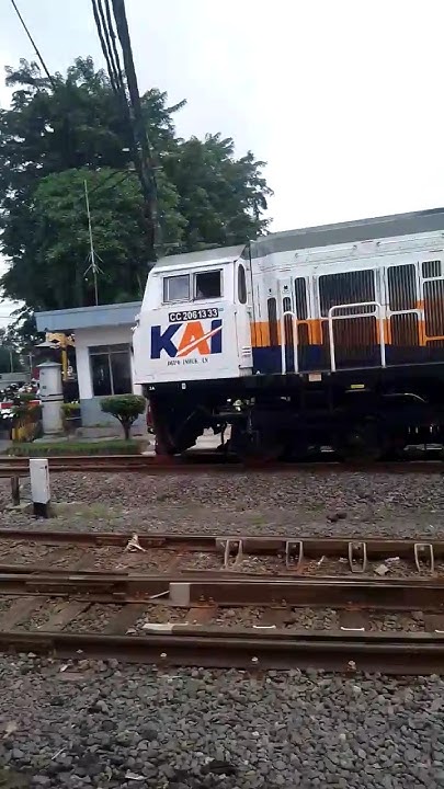 CC206 13 33 CN KA 156/153 RANGGAJATI MELINTAS LANGSUNG DI JPL 17 STASIUN WONOKROMO #cc206 - YouTube