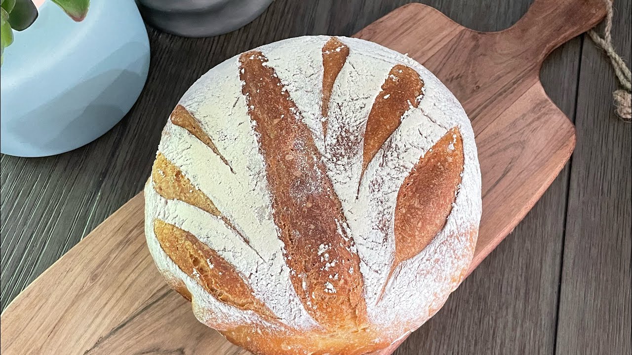 Crispy Homemade Bread in Dutch Oven - YouTube