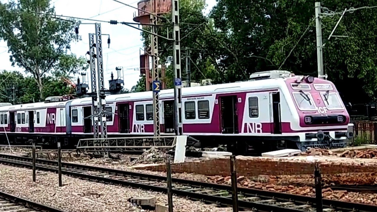 Delhi local trains at Shivaj Bridge railway station, clip 2 - YouTube