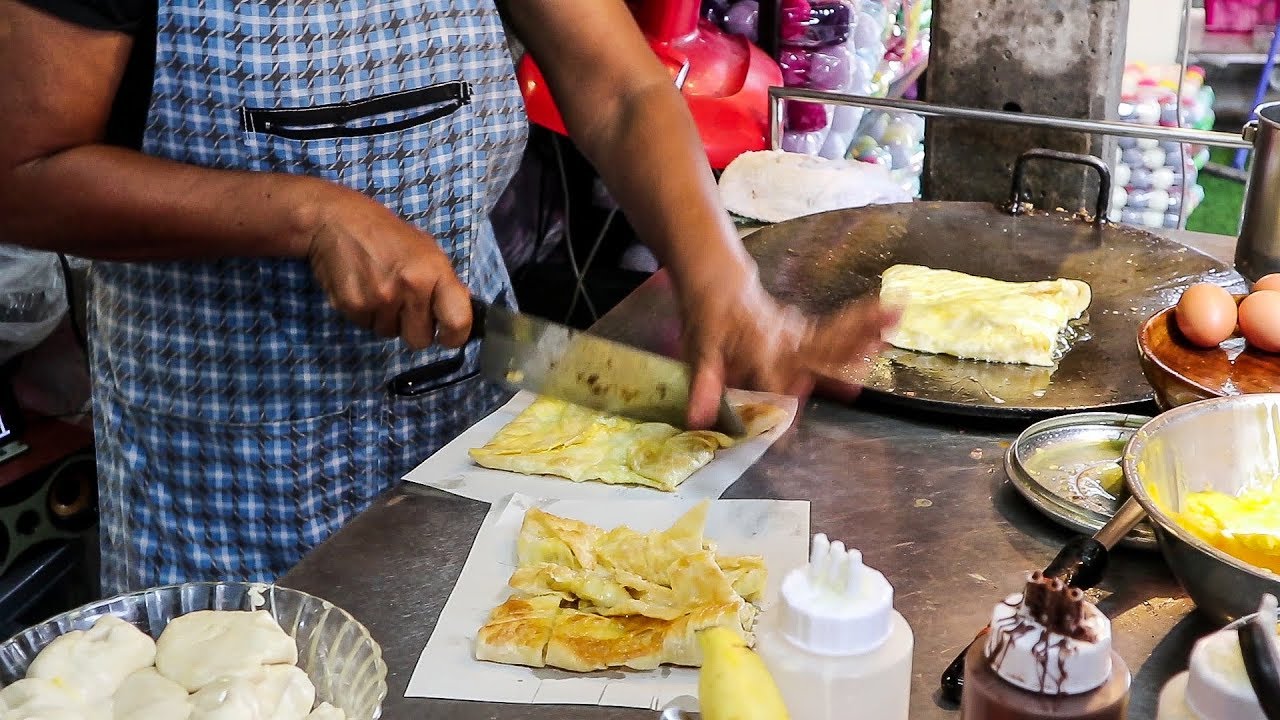 Thai Banana Egg Roti, Street Food in Thailand - YouTube