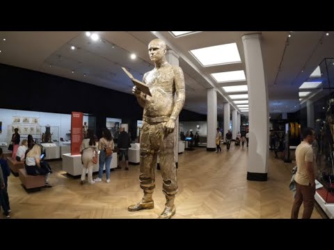 Science Museum Giant Human Anatomy Statue - YouTube