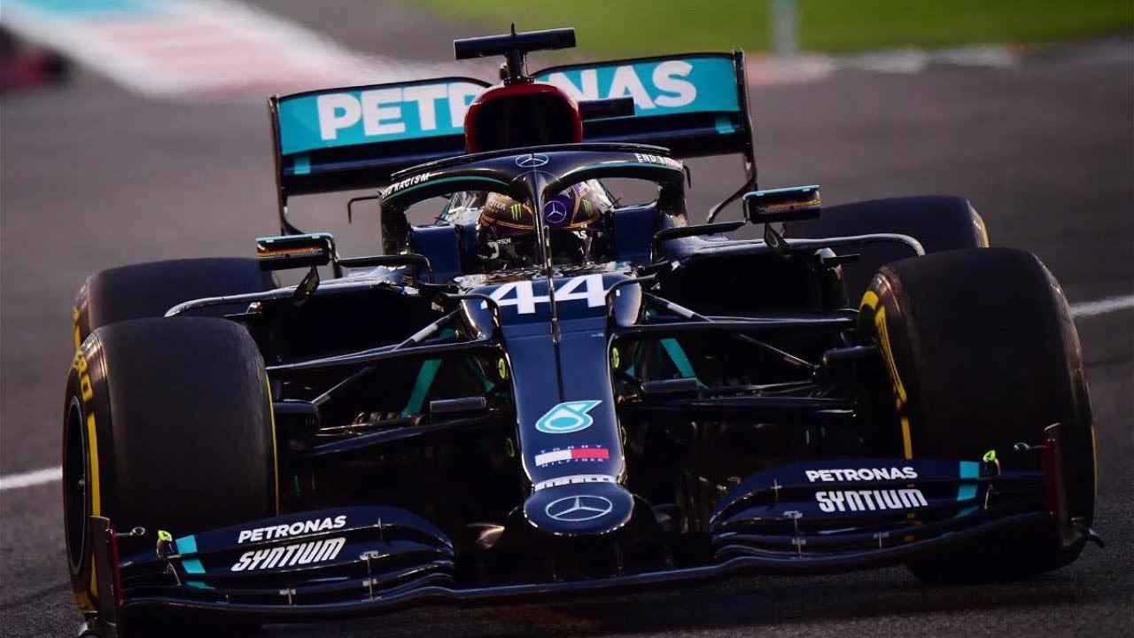 Watch the Unbelievable Moment a Mercedes Formula 1 VR Crashes and Wins ...