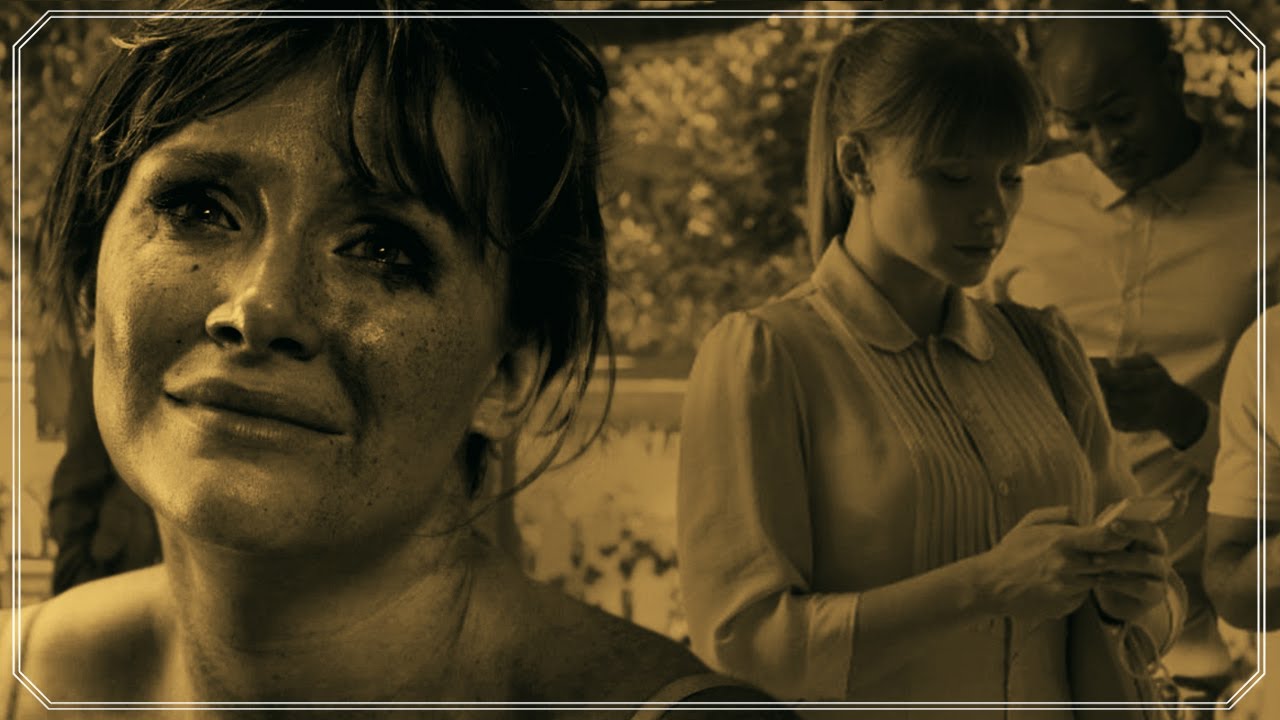 Black Mirror | Nosedive tem o verdadeiro final feliz da série - YouTube