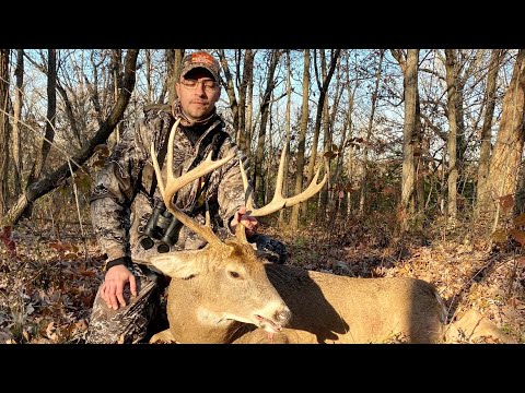 Self Filmed Illinois Bow Hunt - YouTube