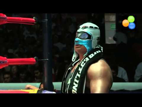 Virus © vs Fuego for the CMLL World Super Lightweight Championship ...