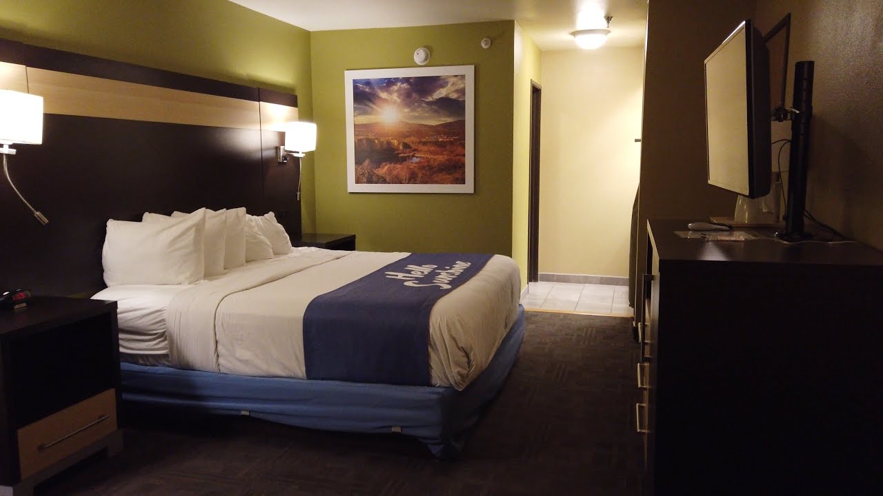 Days Inn Carlsbad, NM - King Bed Room Tour - YouTube