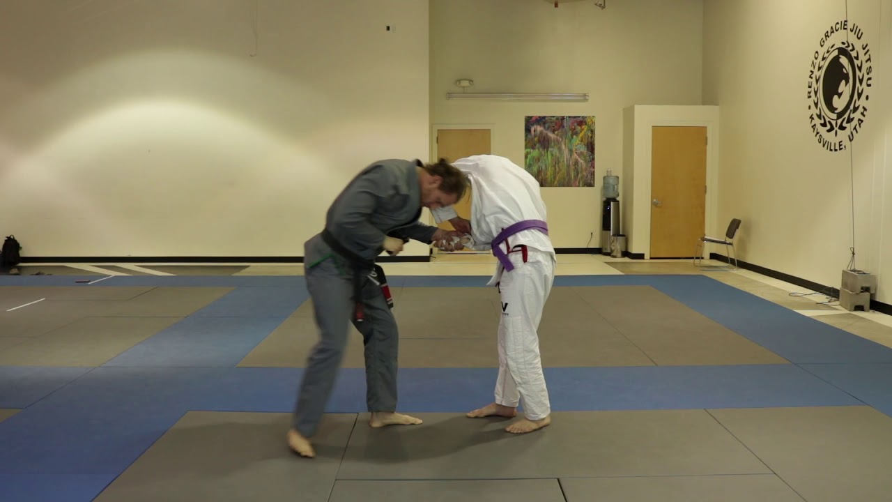 Helio Gracie Self Defense #74 Gun Defense (Hostage Position) - YouTube