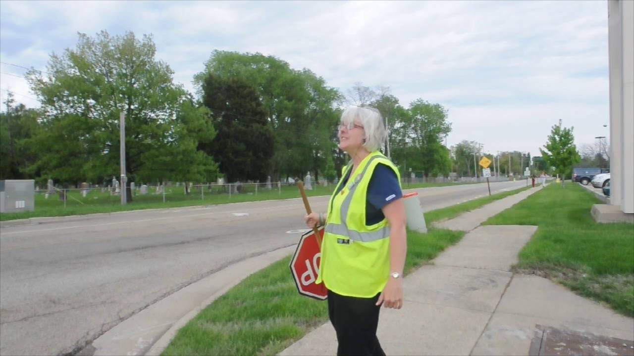 Ottawa's singing and dancing crossing guard - YouTube