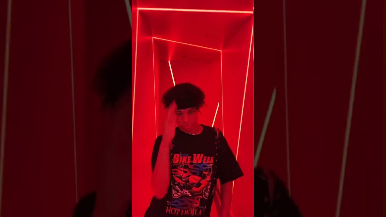 Larray, Bella Poarch, Noah Beck "Do It On The Tip" TIKTOK - YouTube