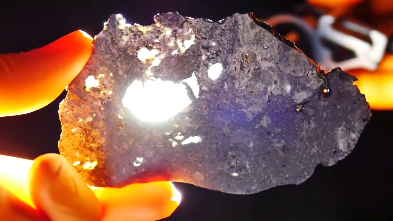 Meteorite NWA 13235 Howardite-melt breccia 24.79 gram - YouTube