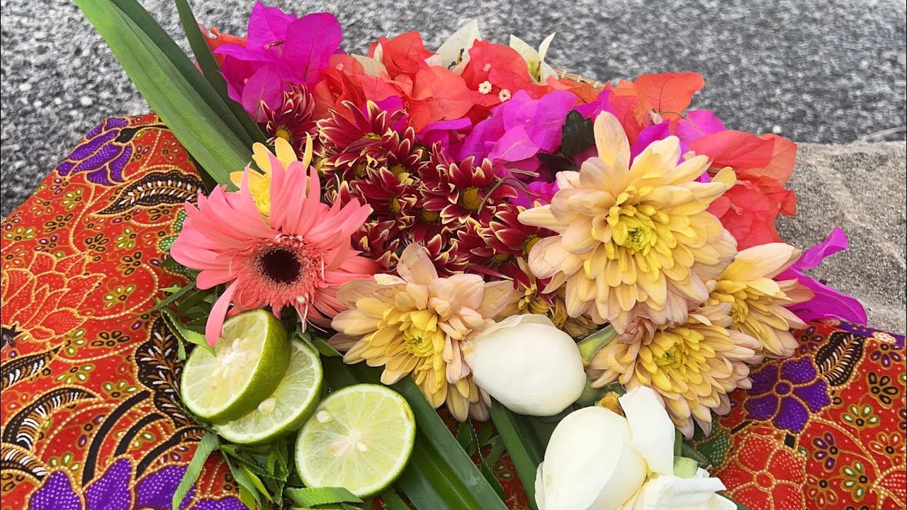 VIDEO DOKUMENTARI : MANDI BUNGA - YouTube