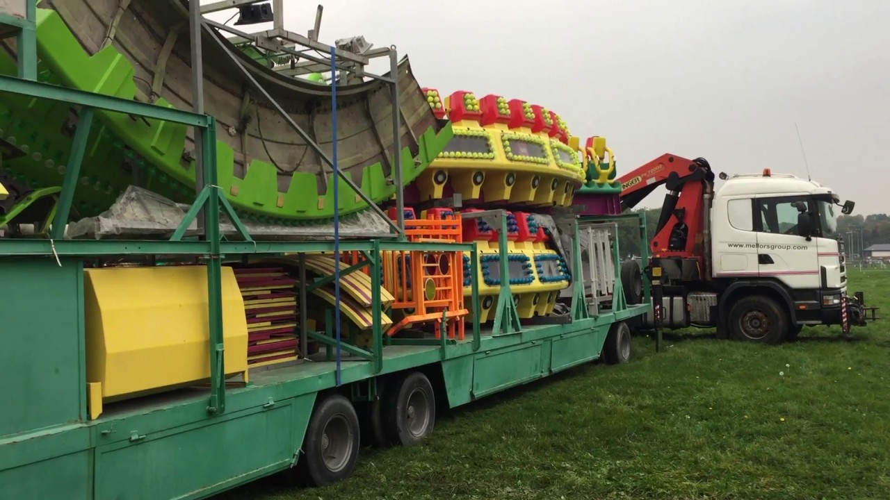 HUSS Frisbee and Magic rides arrive at Nottingham Goose Fair 2017 - YouTube