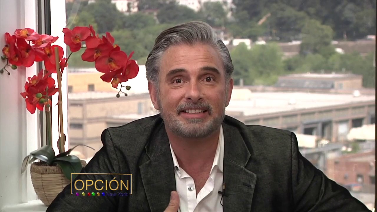 Acor Harry Geithner fue invitado a una entrevista y tomo el control del ...