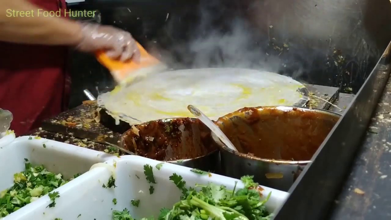 How to make an authentic Chinese pancake: jianbing - YouTube