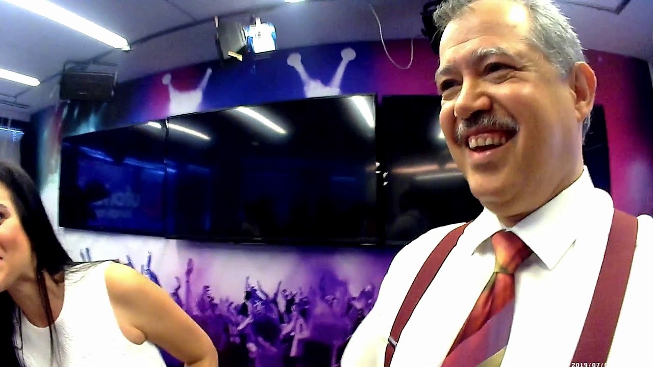 Univision Tour Back to Room 1 - YouTube