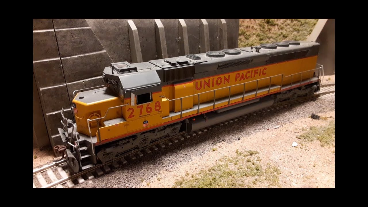 5 minutes of a UP EMD SD40M-2 idling - YouTube