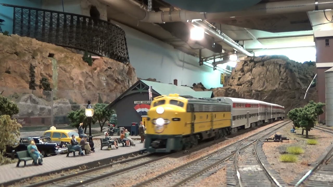 CNW And More HO Scale Trains At Lake County Model Railroad Club - YouTube