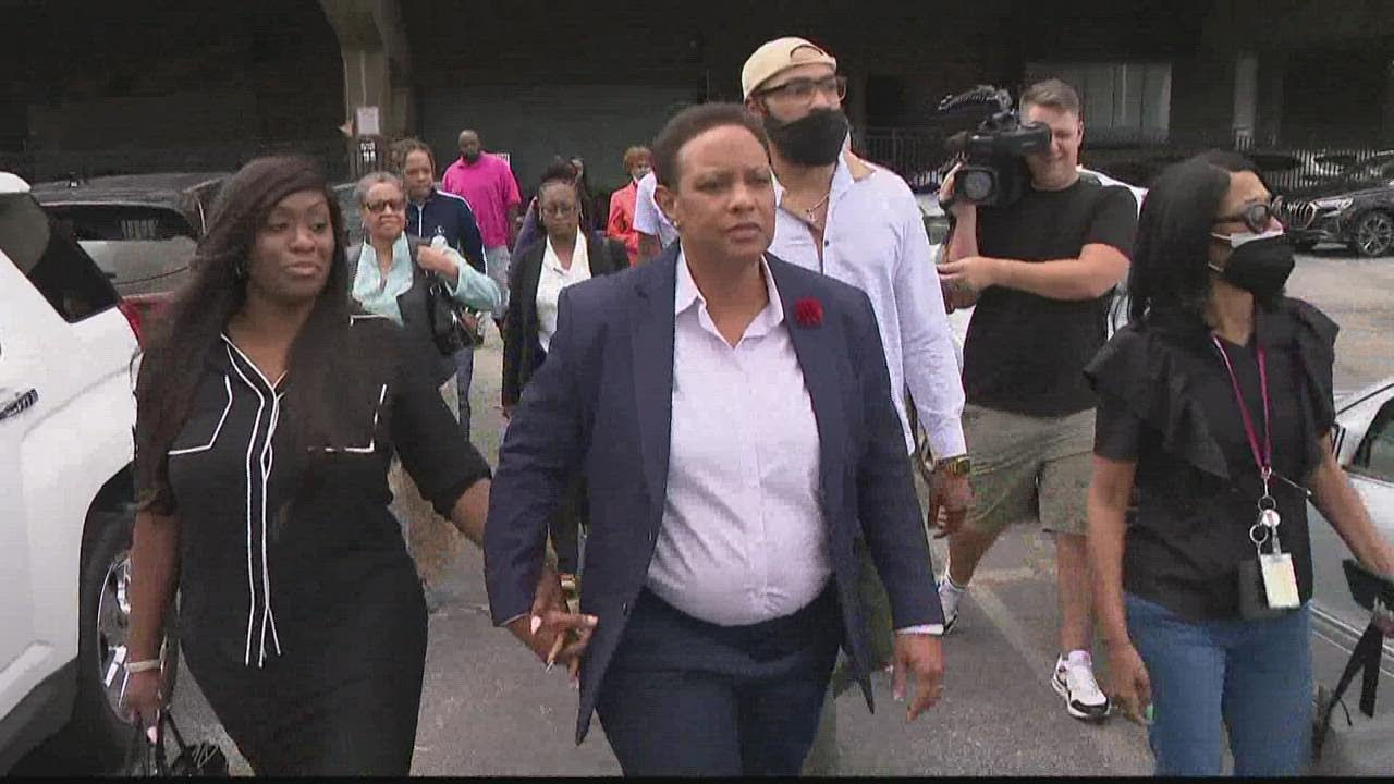 Mitzi Bickers to appeal conviction in bribery case - YouTube