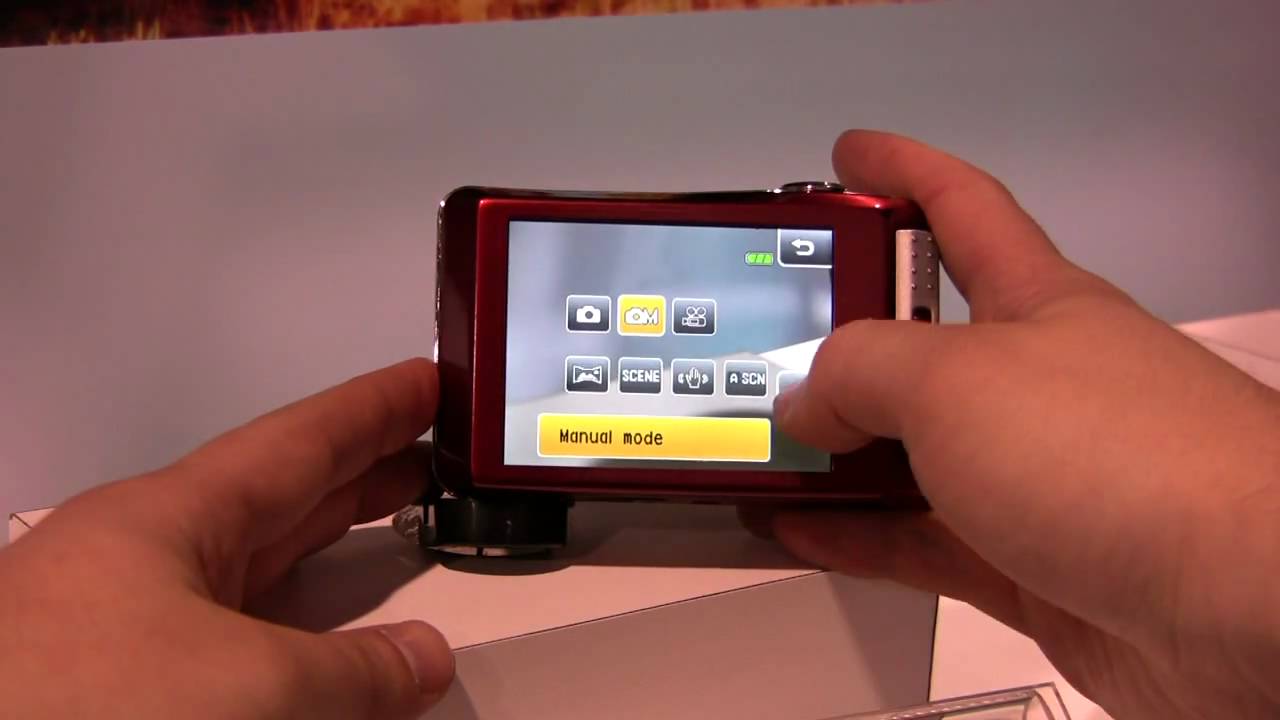 Hands-on with the General Electric E1250TW touchscreen camera. - YouTube