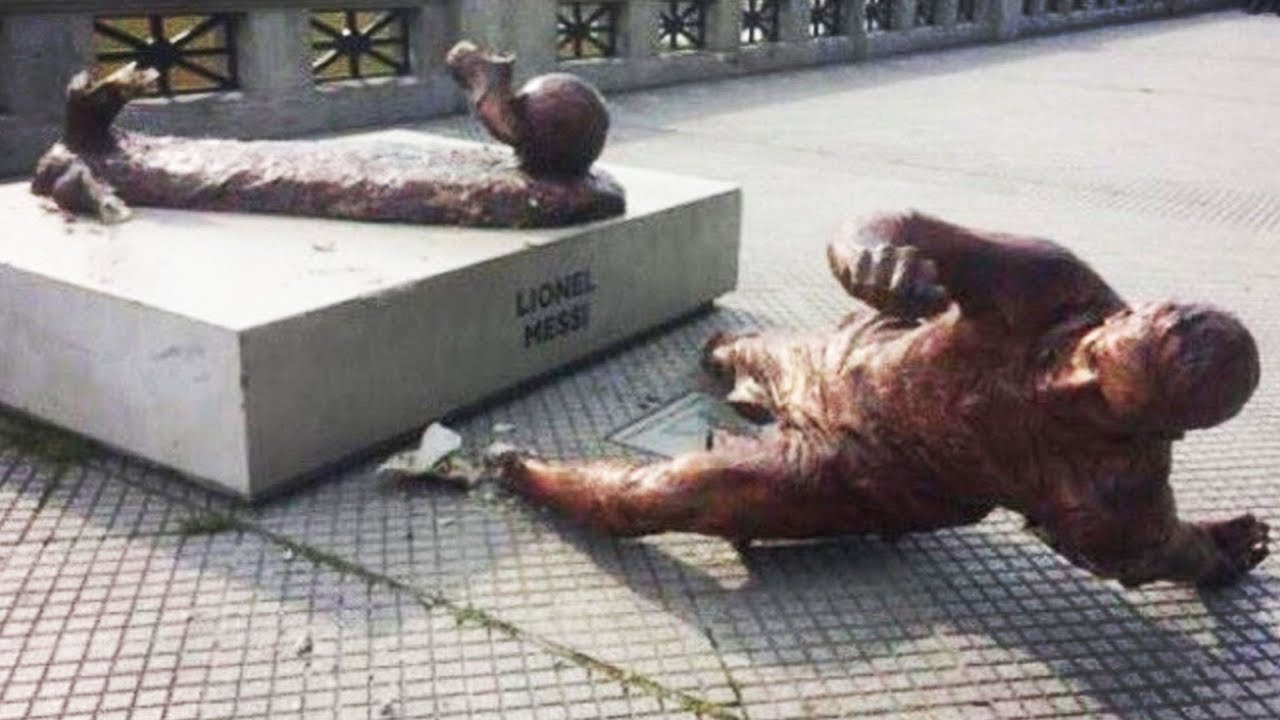 Lionel Messi Statue Gets Vandalized - YouTube