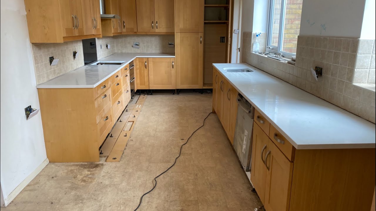 Light Carrara Quartz. Kitchen Worktops, Fitting & Installation in Edgeware, North London - YouTube