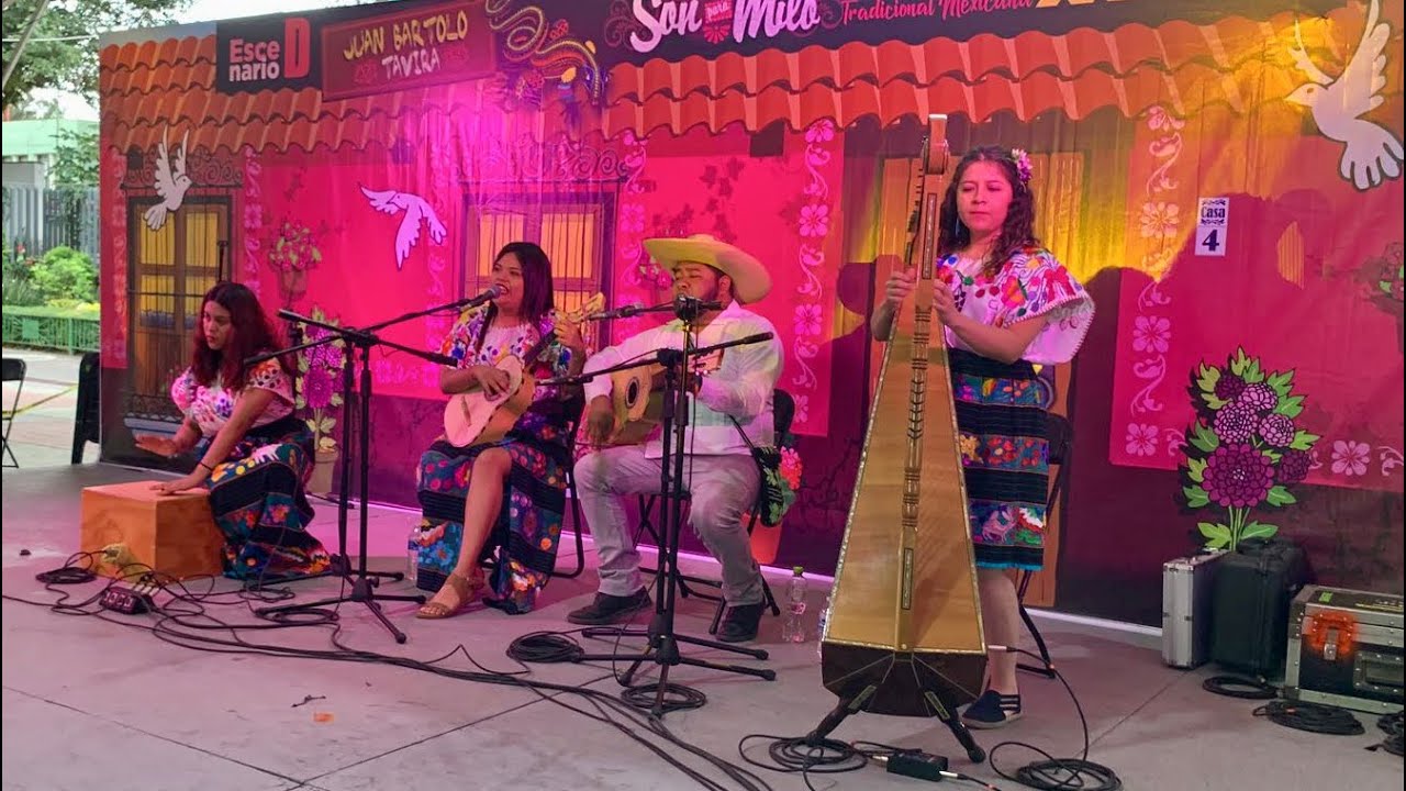 Tlacolol- El torito de San Lucas - YouTube