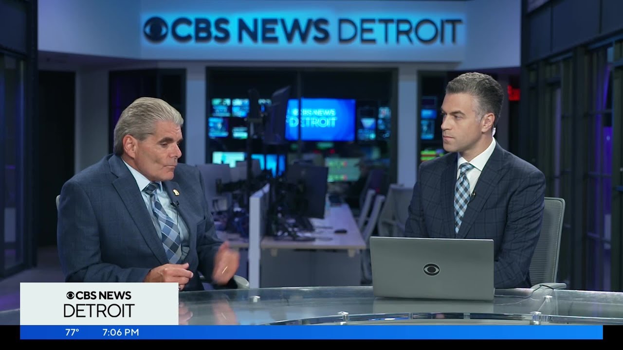 Former assistant police chief provides insight after two Detroit police ...