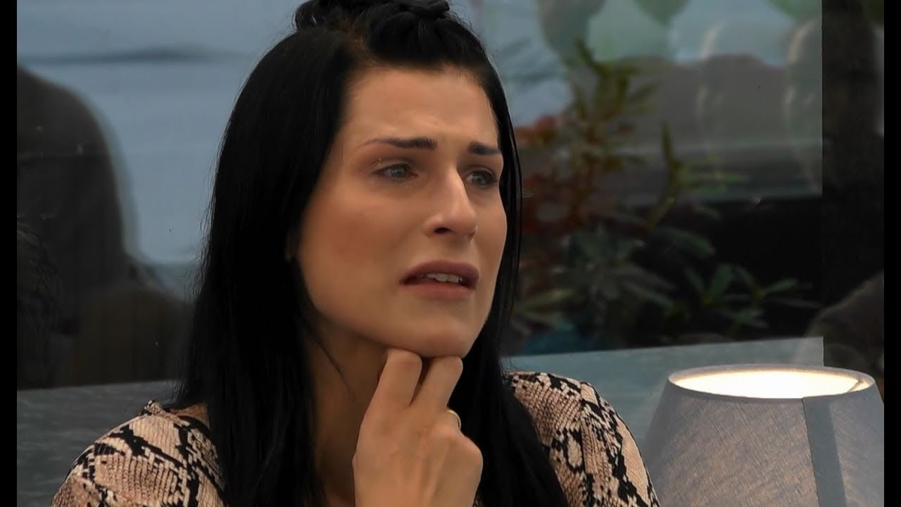 Karolina Przyzna a Bycie Dzieckiem Alkoholika To Gigantyczne karolina-przyzna-a-bycie-dzieckiem-alkoholika-to-gigantyczne