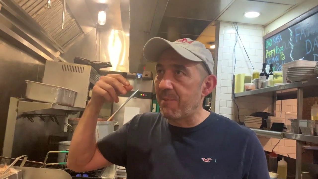 Chef Gianni cooks Scampi Fra Diavolo - YouTube