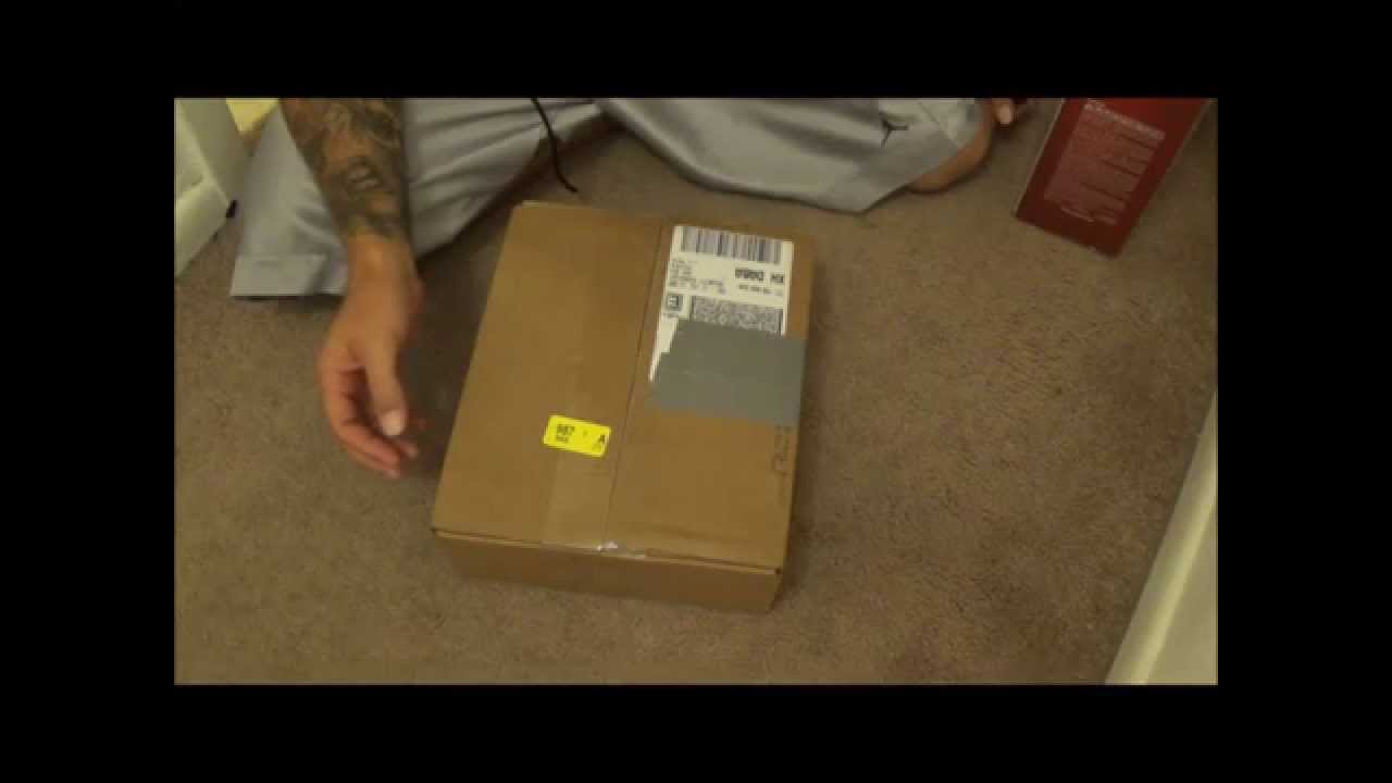 Unboxing Bumblebee Ball Python (from Cold Blooded Novelties) - YouTube