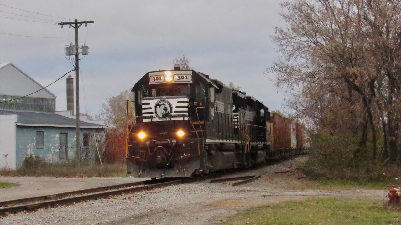 LSRC 301 and LSRC 4301 Begin Heading South out of Alpena With Train ...