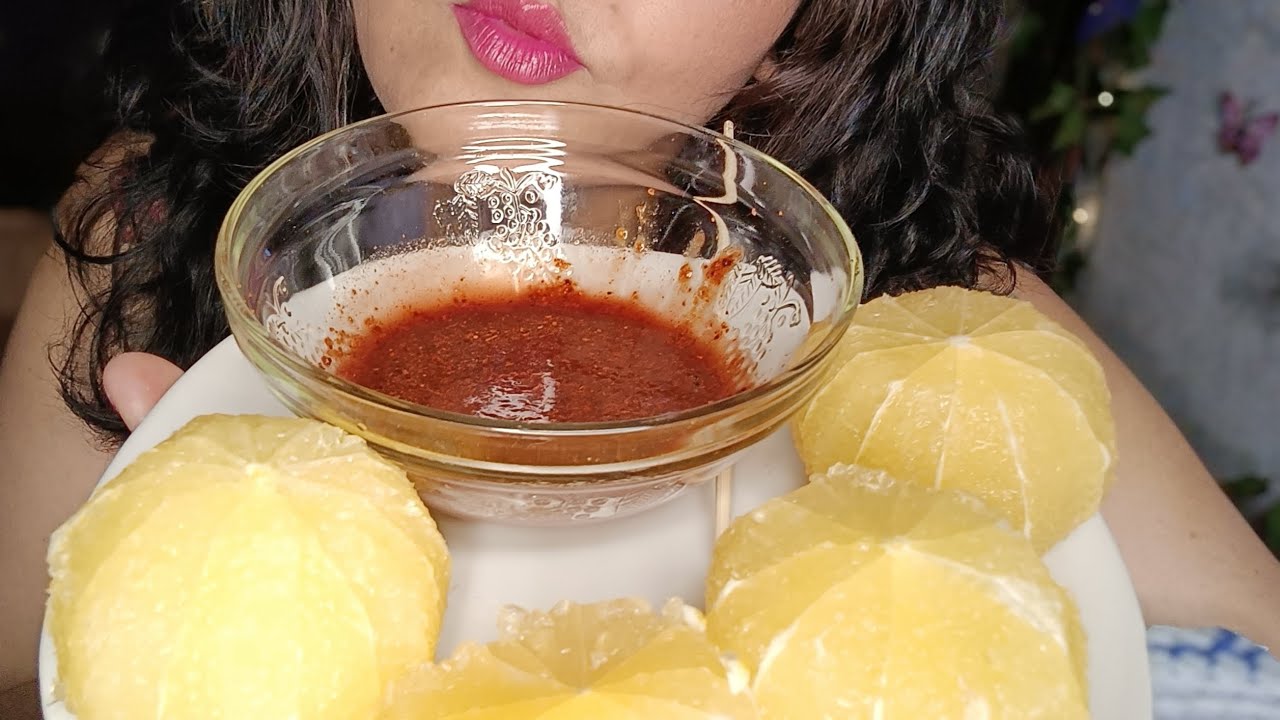 ASMR Comiendo Lima con tajin, valentina y chamoy - YouTube