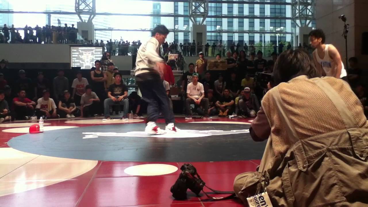 KATSUYA VS STEEZ Red Bull BC One Tokyo Cypher - YouTube