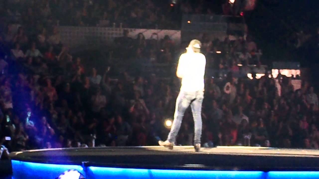 Luke Bryan - Baby Do I - San Antonio 2014 - YouTube