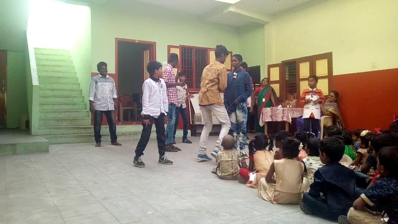 Ernavoor monster guys dance kumba Kona vethla - YouTube