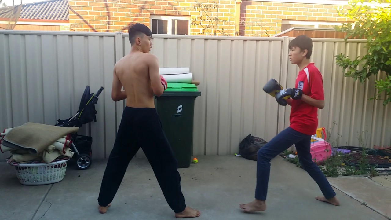 First time boxing with my friends. - YouTube