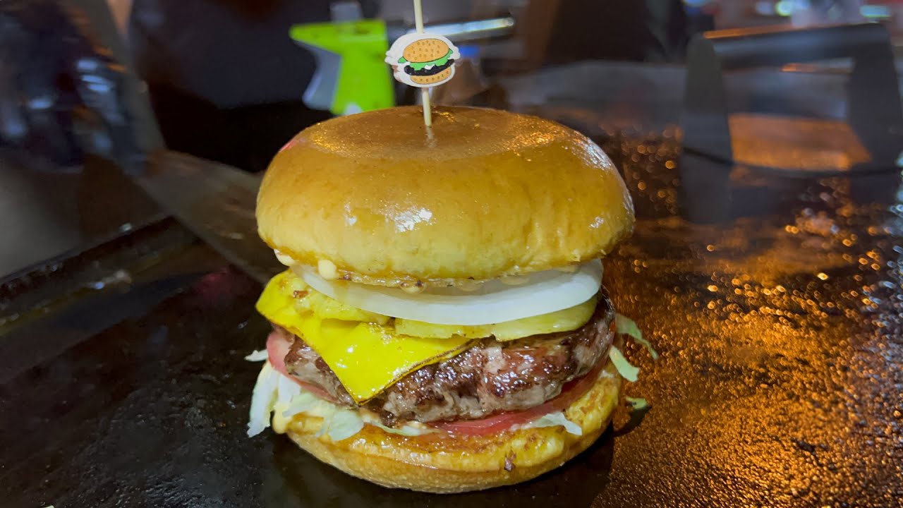 Cheese burger / 중국 길거리 수제버거 _ Chinese street food - YouTube