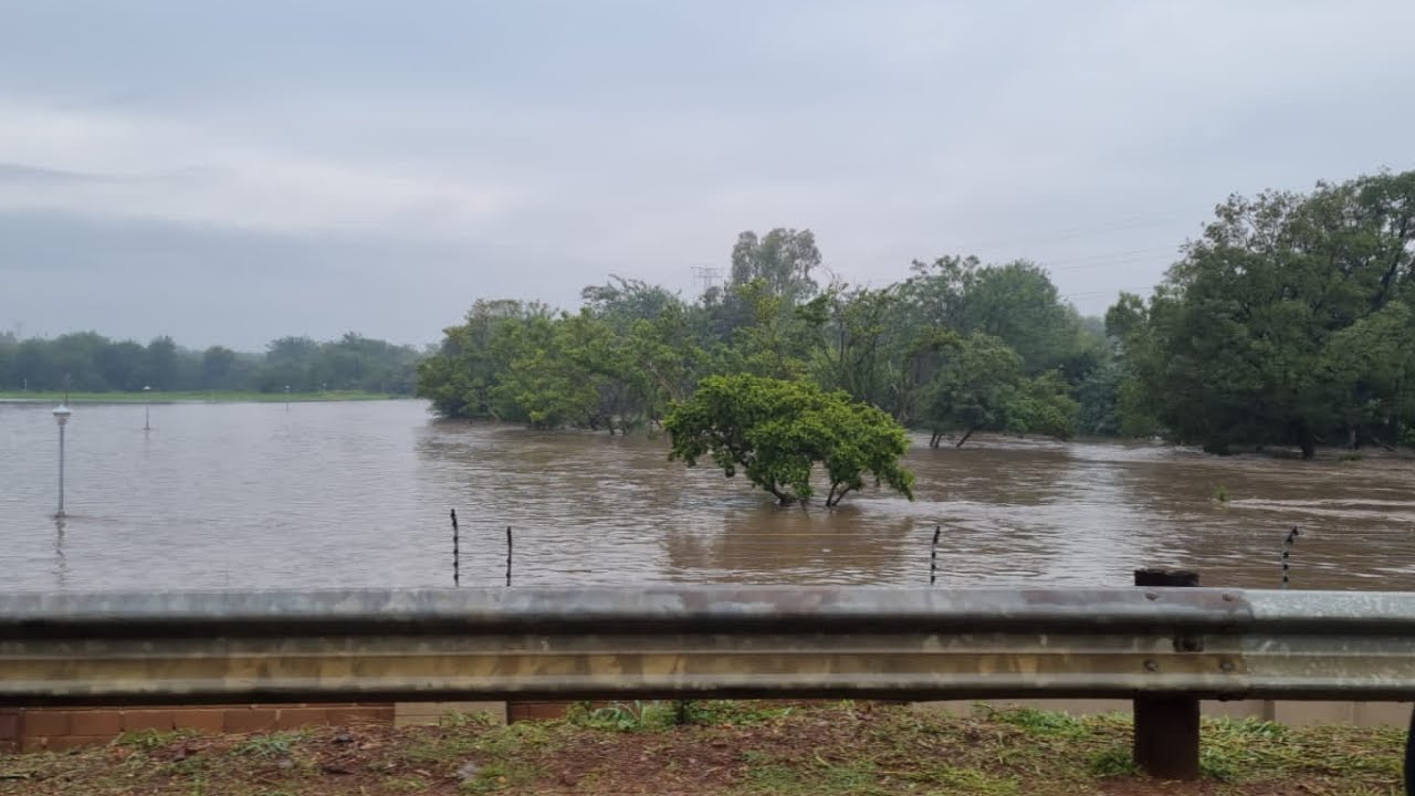 MAJOR flooding in Centurion; roads to AVOID | NEWS IN A MINUTE - YouTube