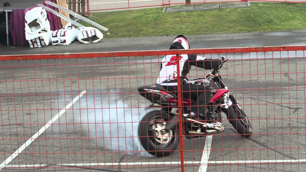 Bike Stunt. Vancouver Motorcycle Show - YouTube