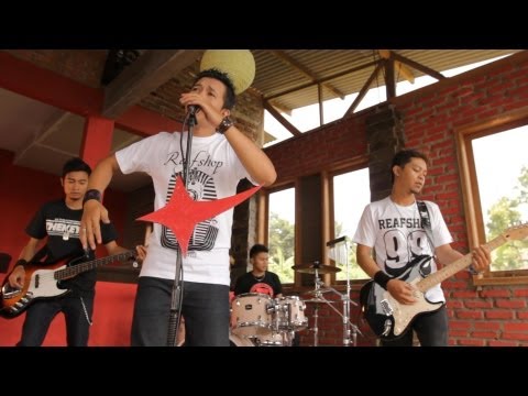 Piset - Ruang Hati (Official Video)