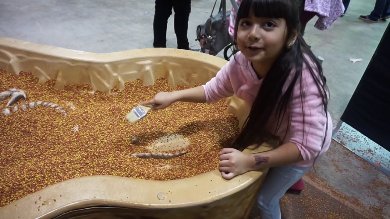 Christy goes to Jurassic Wold!!! - YouTube