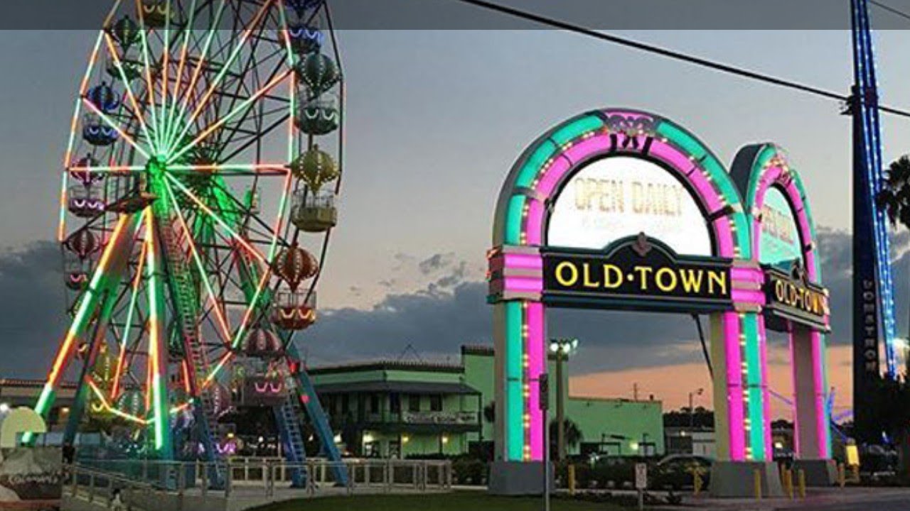 Walking around 'Old Town' on a busy Saturday Night🎡 - YouTube