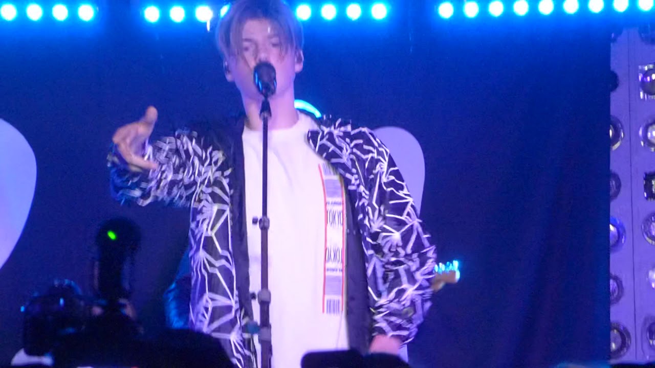 Ruel “Dazed and Confused” live at Baby’s All Right NYC - YouTube