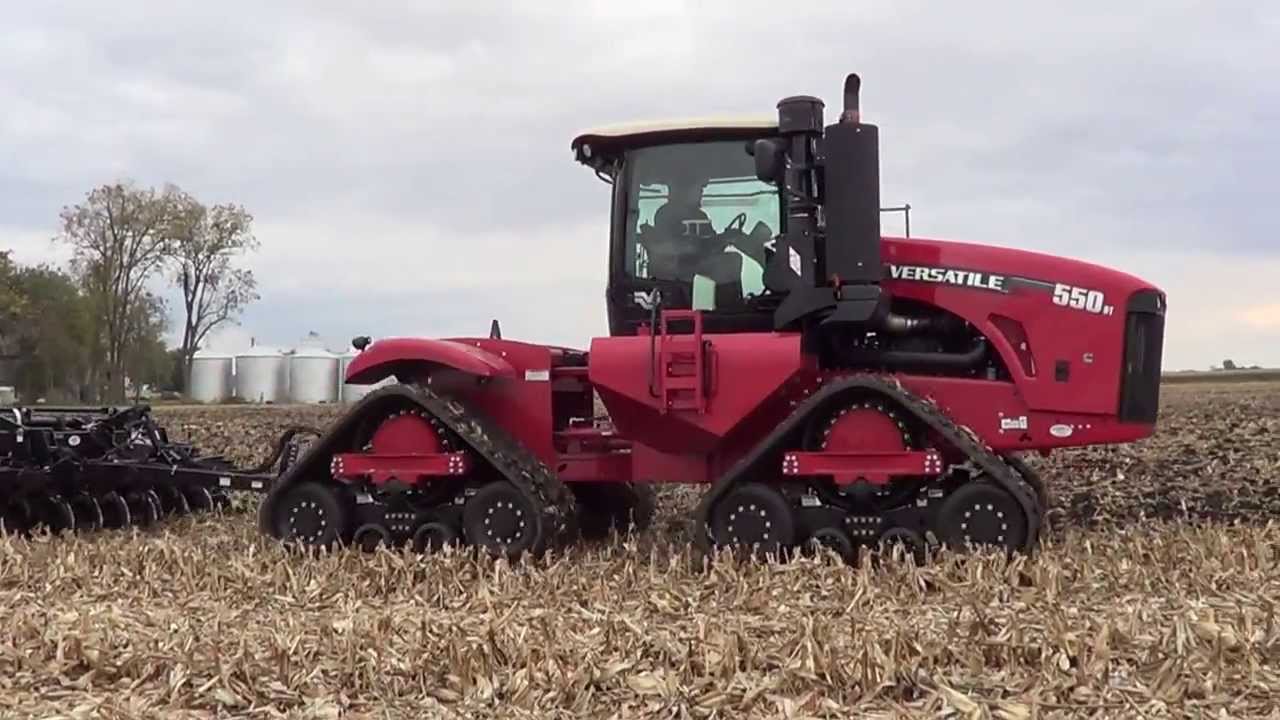 Versatile 550 Delta Track pulling an M&W Earth Master near Standard ...