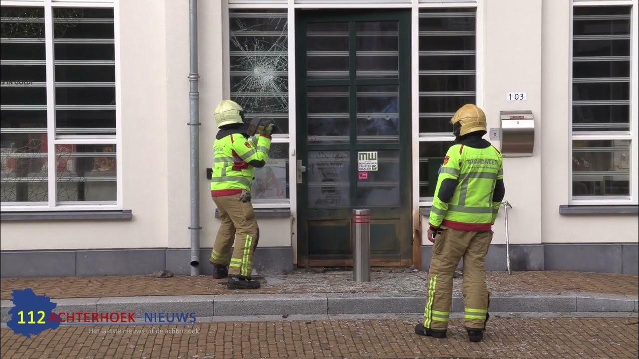 Plofkraak bij juwelier De Tijd in Doetinchem, daders slaan op de vlucht - YouTube