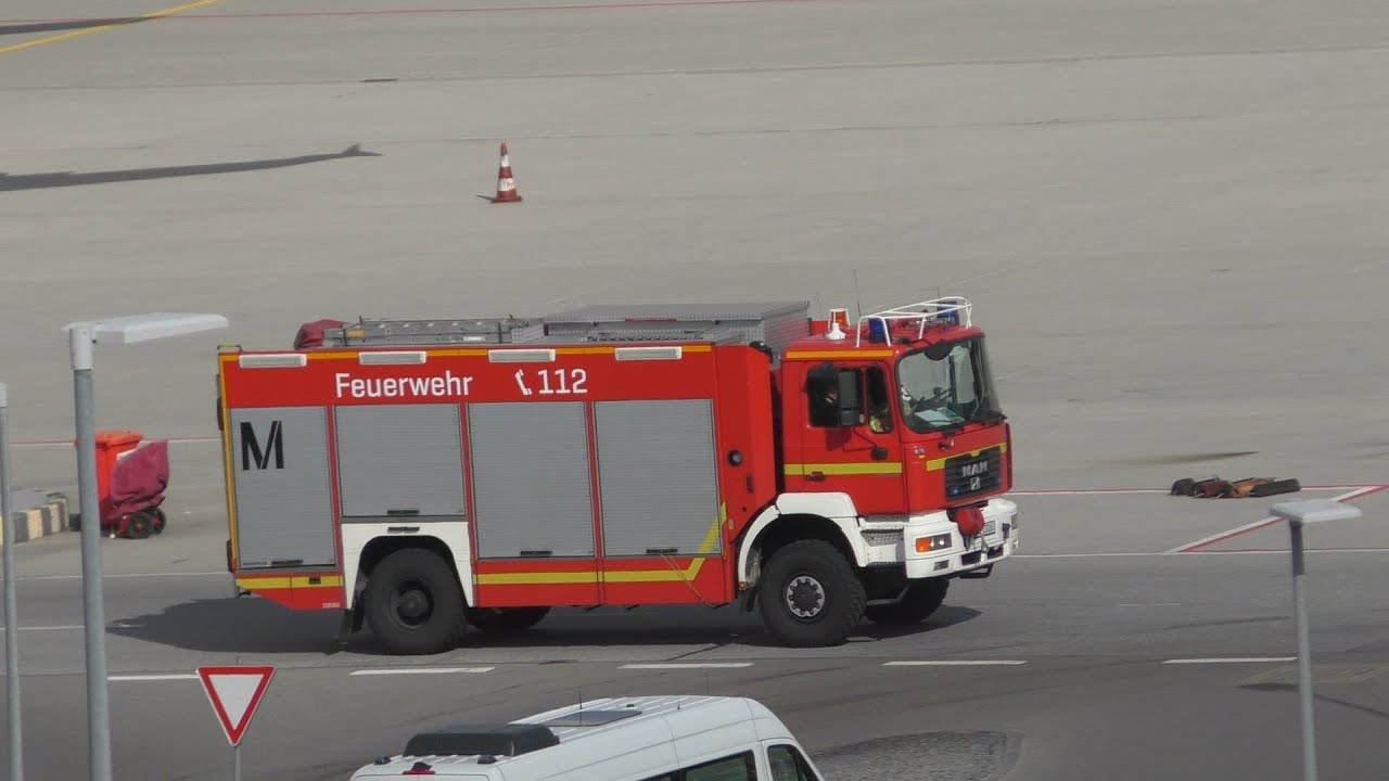 HLF 20 + RW 2 Flughafenfeuerwehr München FW Süd - YouTube