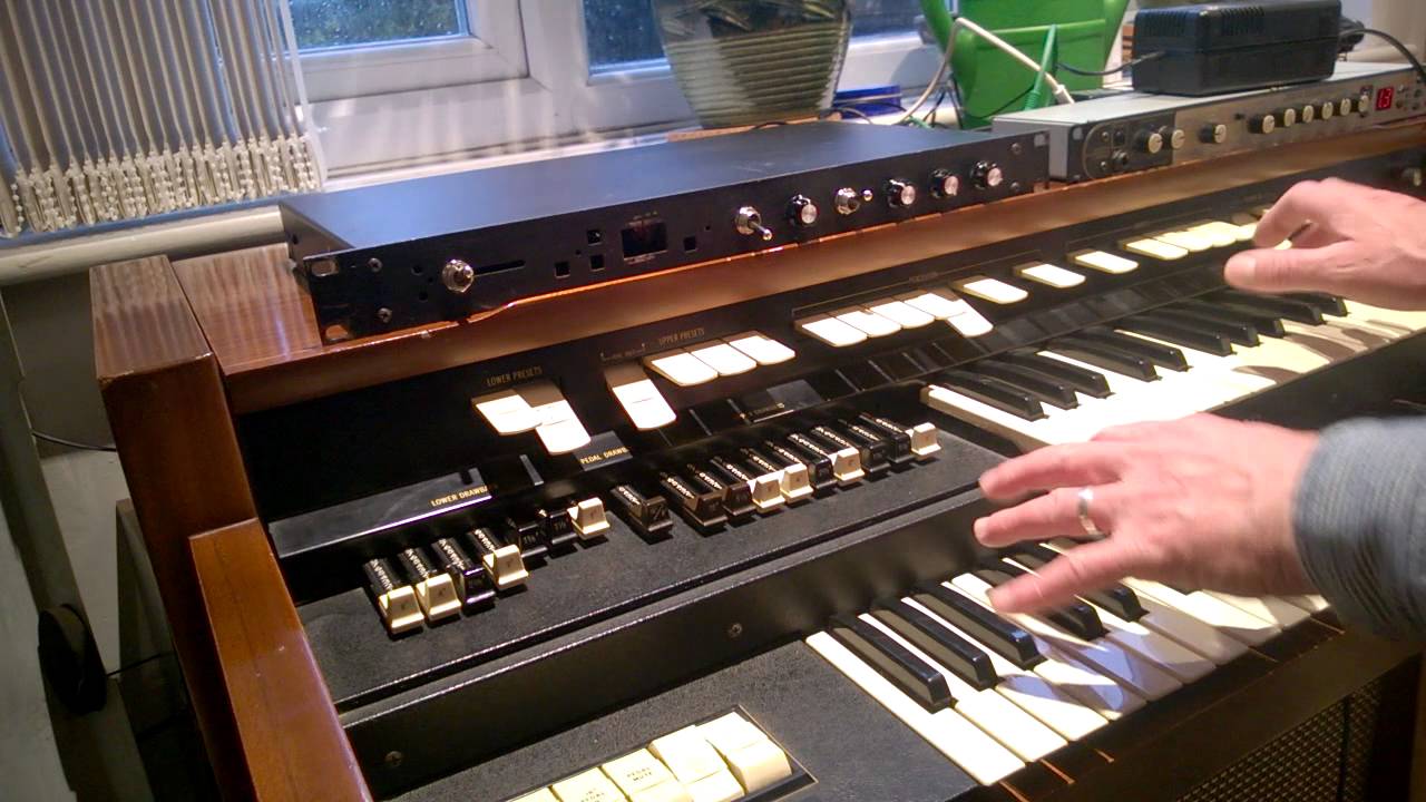Valve Pre-amp for Hammond Organ T-202 - YouTube